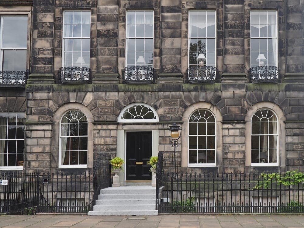 Edinburgh is best city to live in as a young adult - PropertyWire